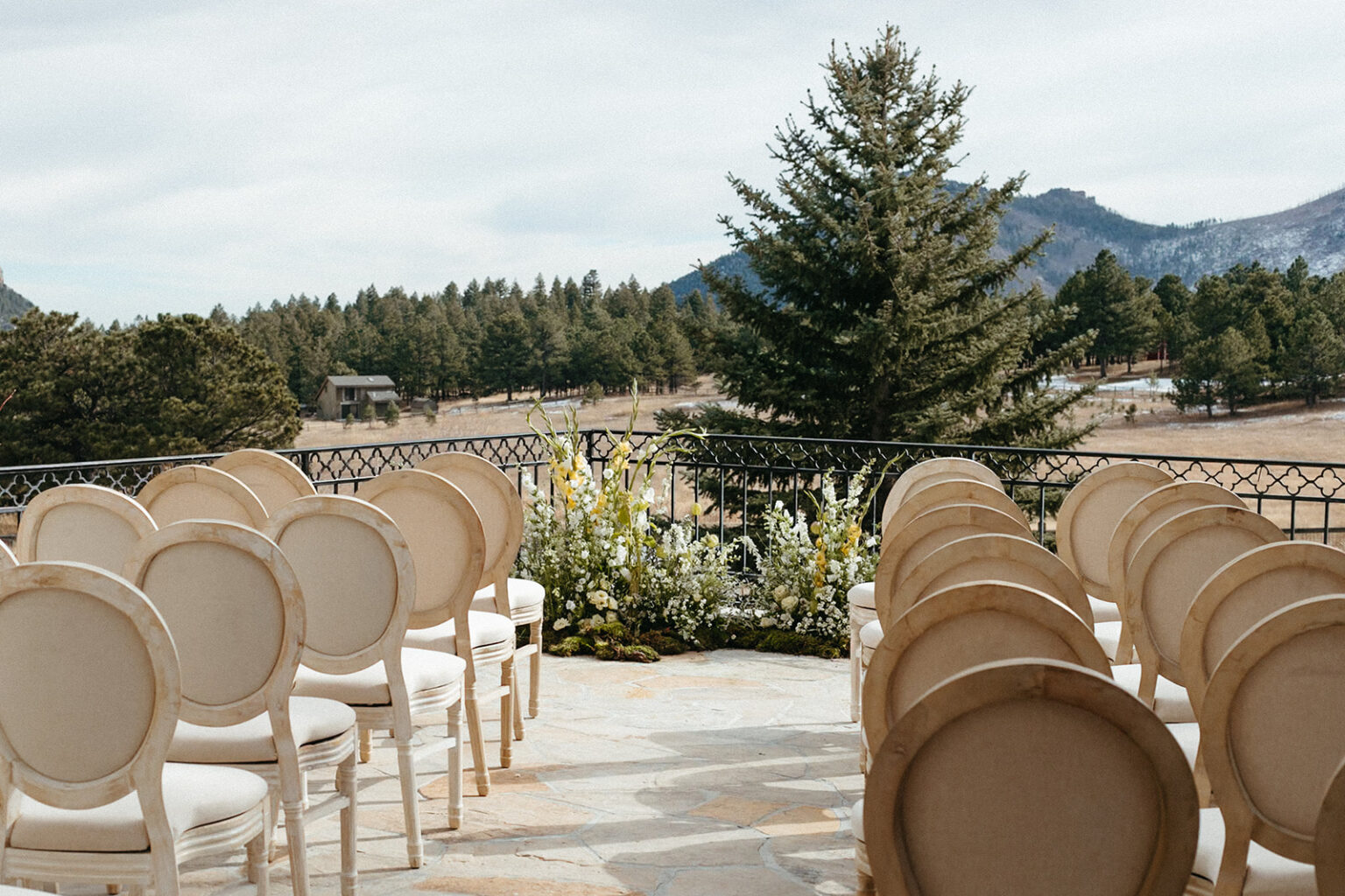 Chic Micro Wedding in Colorado - amaracollective.co